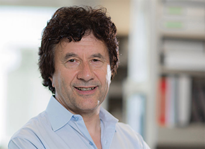 Alumnus wins National Award - Fakultät für Humanwissenschaften