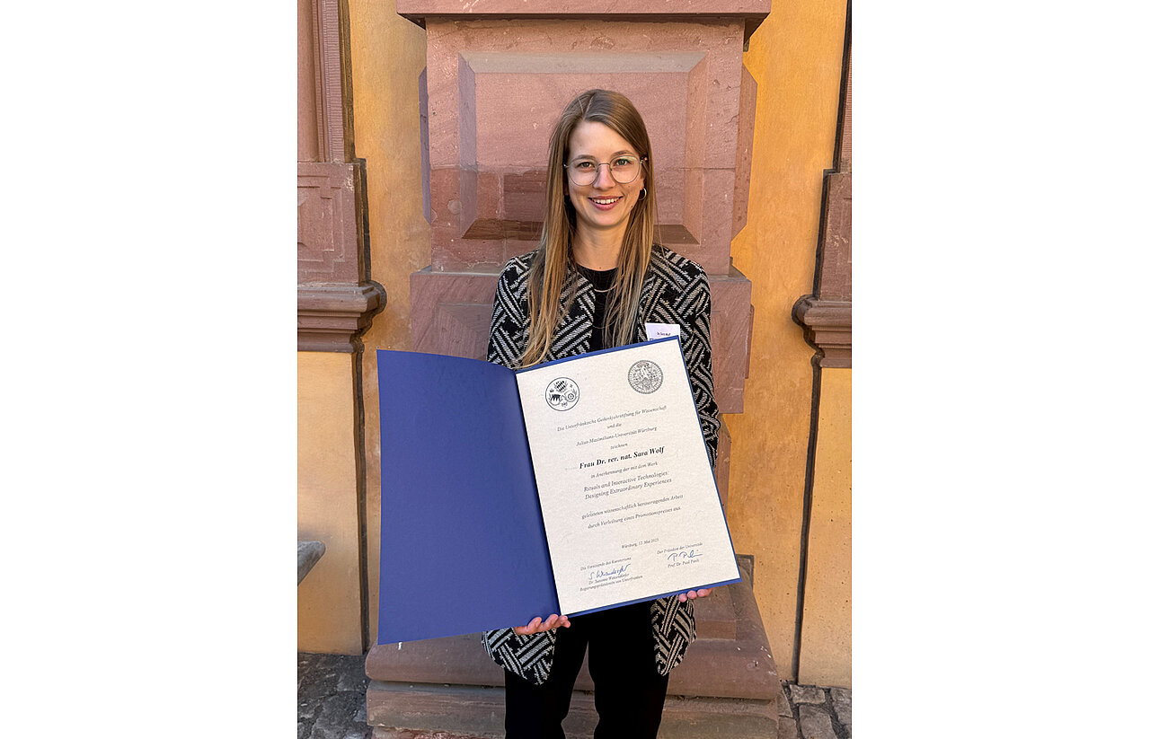 Dr. Sara Wolf wurde für ihre herausragende Dissertation geehrt ...